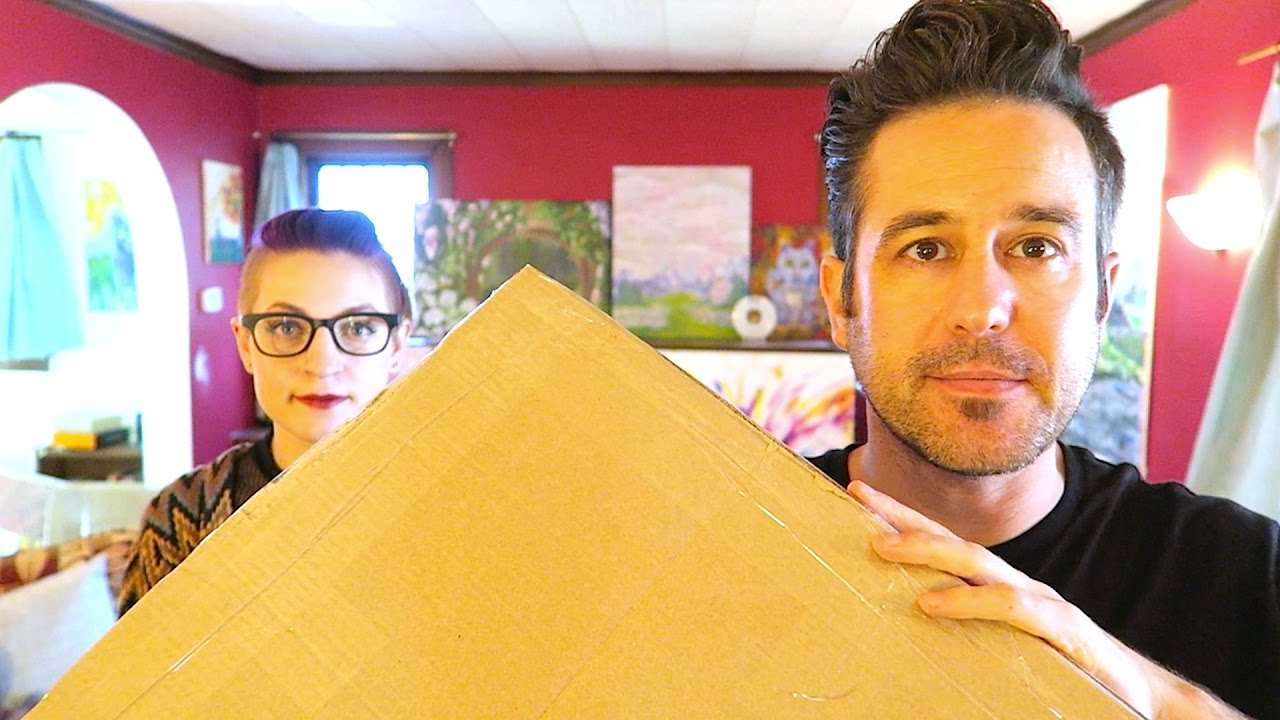 HOW TO BOX CANVAS PAINTINGS [TUTORIAL] - YouTube