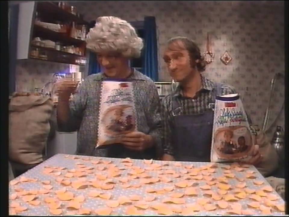 The Julekalender - Olaf Sands rifla potetflak - YouTube