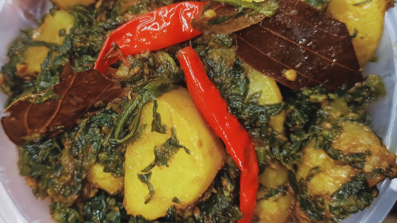 Aalu palak recipe || आलु पालक बनाने की आसान विधि - YouTube
