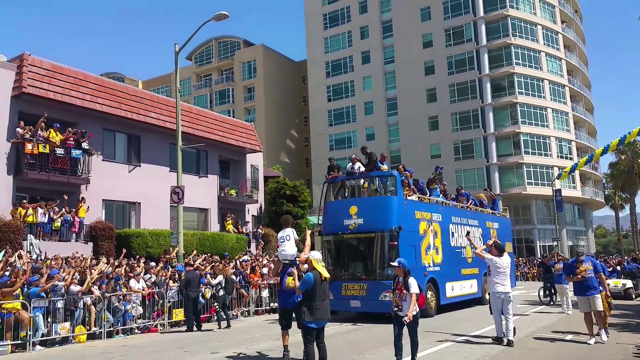 GSW parade 2 - YouTube