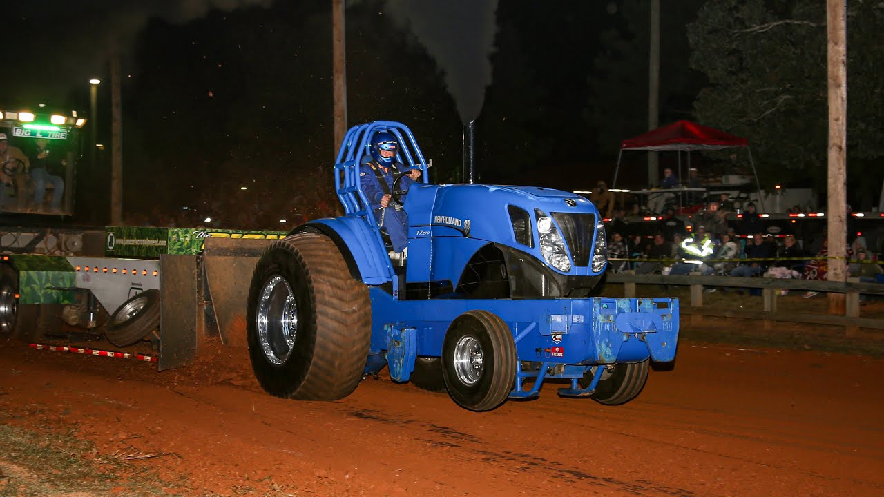 Light Pro Stock Tractors at Pullin in the Park Victoria Virginia ...