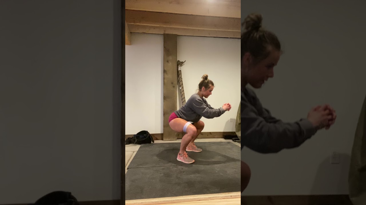 Banded squat pulse - YouTube