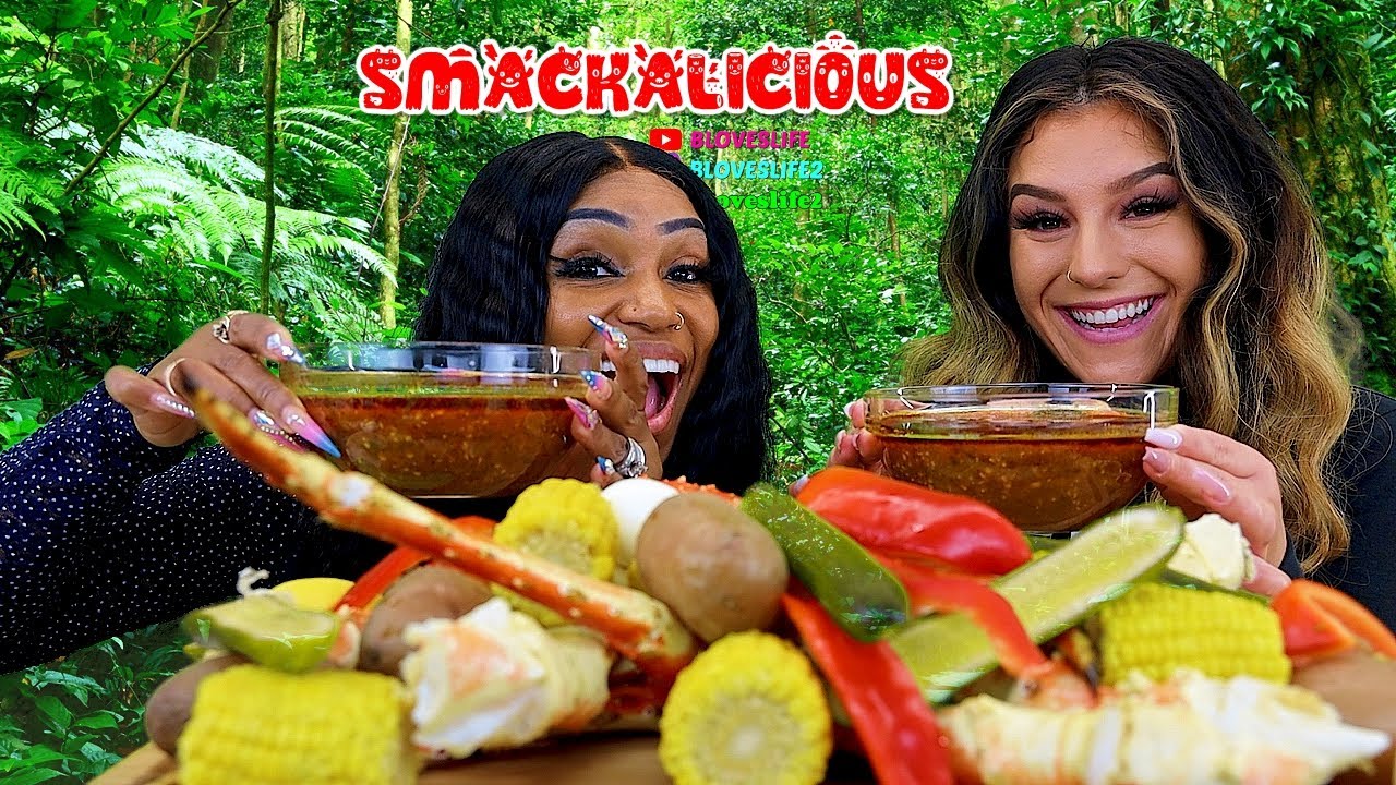 Seafood Boil Mukbang with Bloveslife and Nicole of Course - YouTube