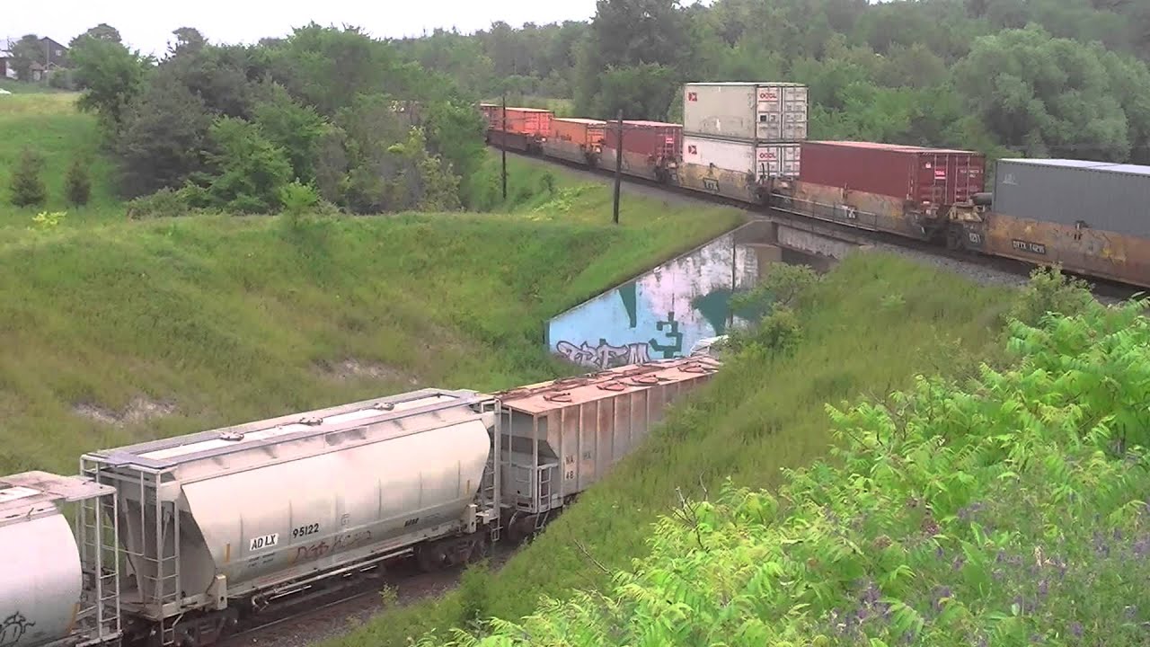 CP intermodal/autorack train meets CN freight at Beare. - YouTube