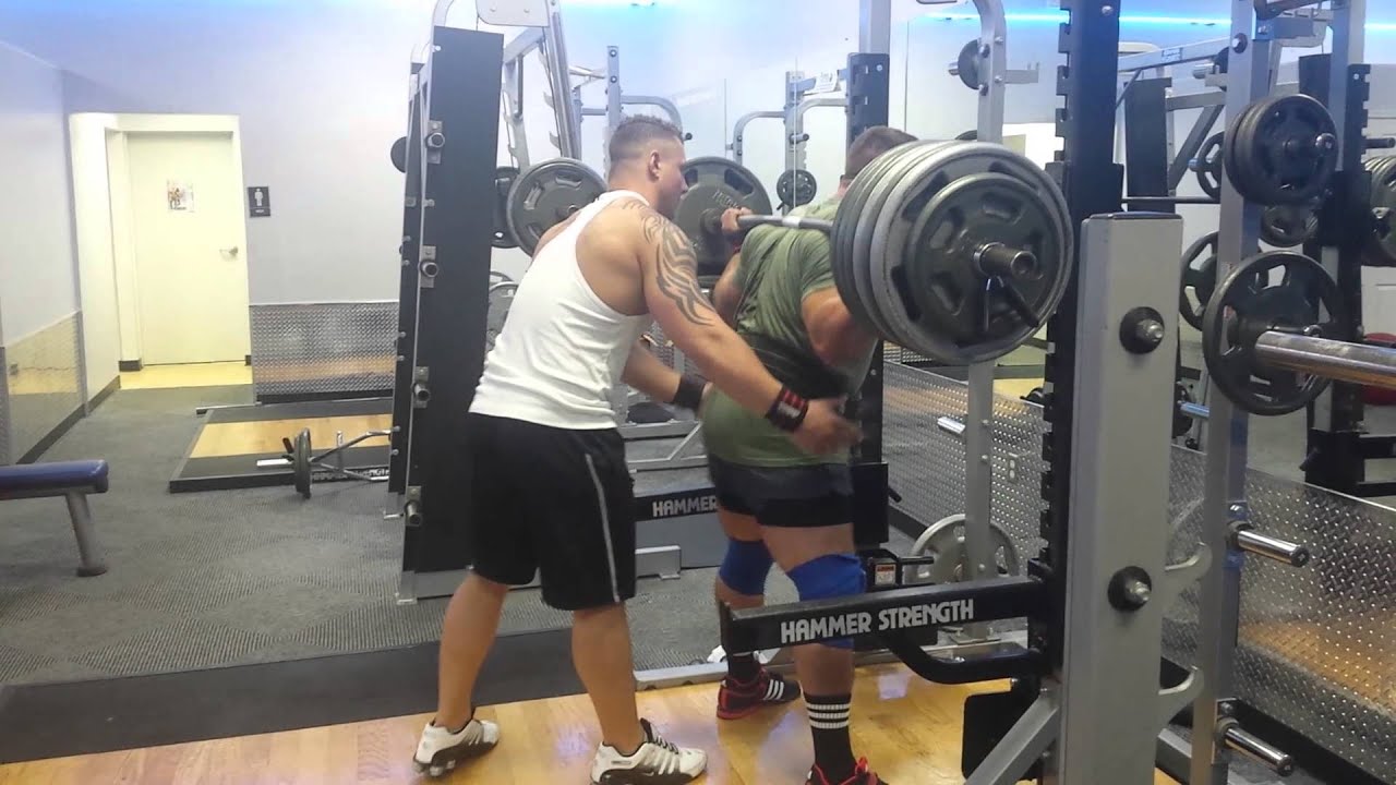 Alex squats 635 at xpress fitness - YouTube