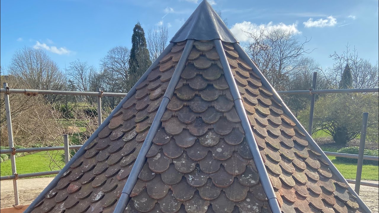 Code 5 Lead Hips With Combined Secret Gutter Detail To Tiled Turret ...