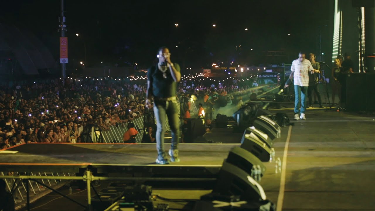 Cardi B Perfoms Clout w/ Migos Offset - YouTube