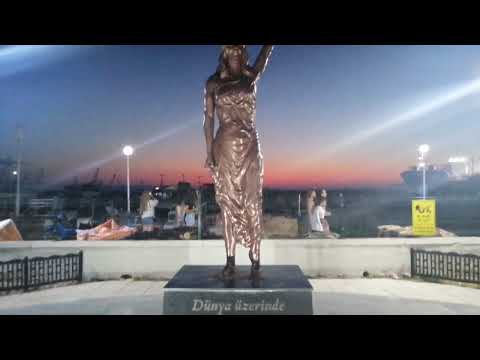 DİKİLİ'DE GECE GEZMESİ