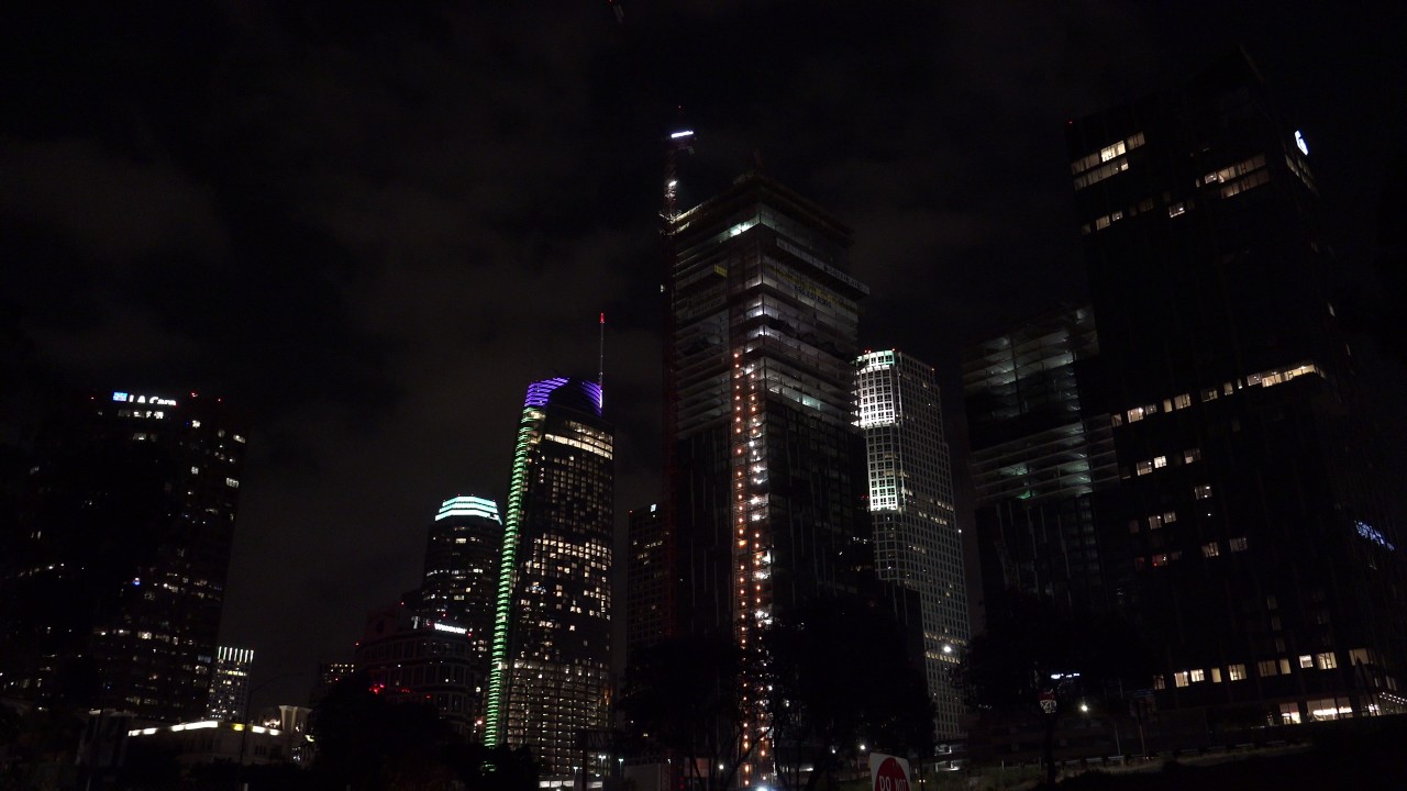 4K - Wilshire Grand LED lights May 14th 2017 - YouTube