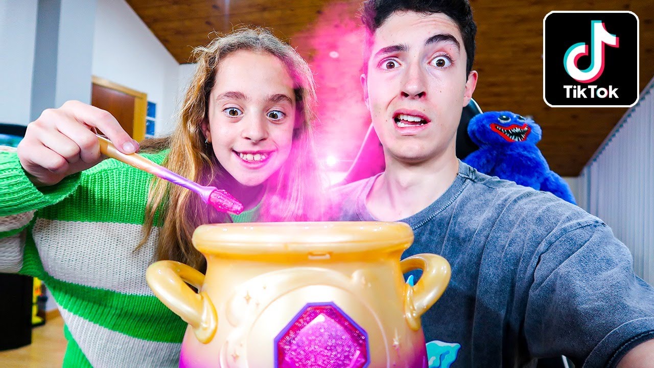 probando el caldero de hechizos viral de tiktok que saca juguetes lol ...