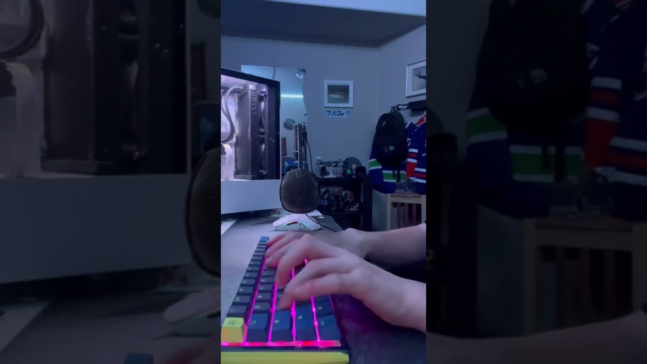 Ducky One 3 Mini with lubed Holy Pandas - YouTube