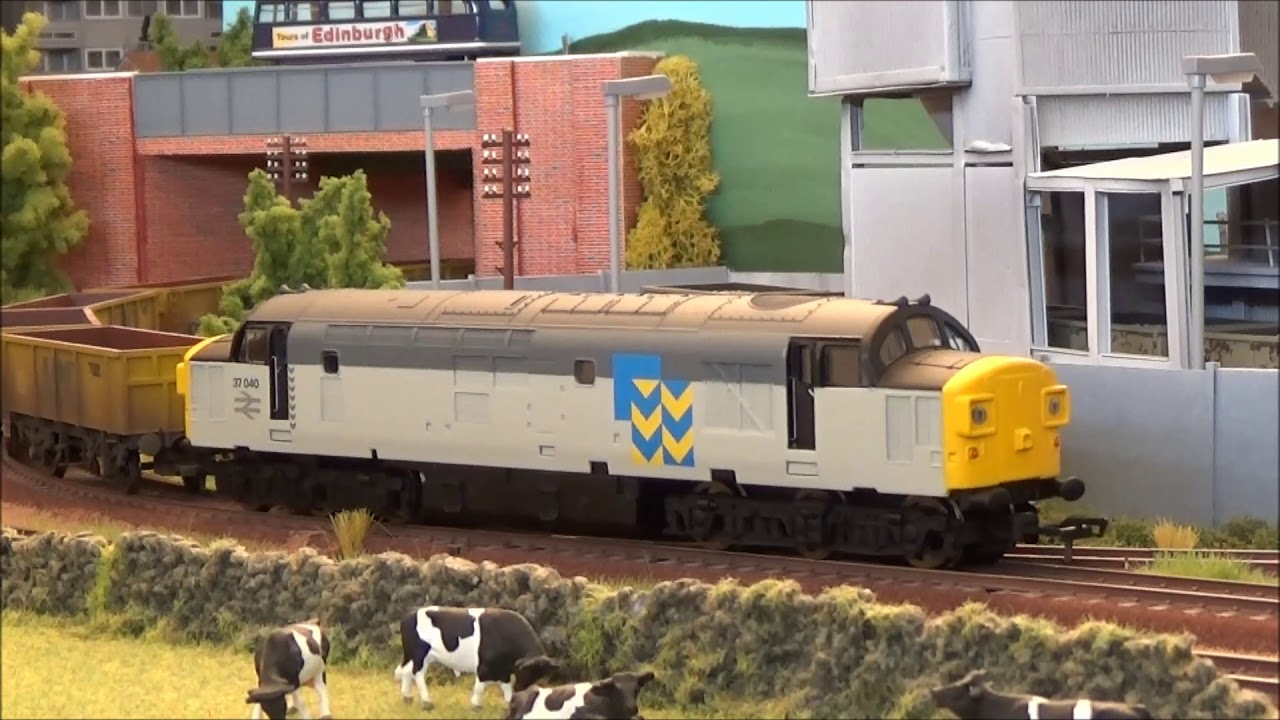 Hornby Railroad Class 37 040 Railfreight TTS Sound - YouTube