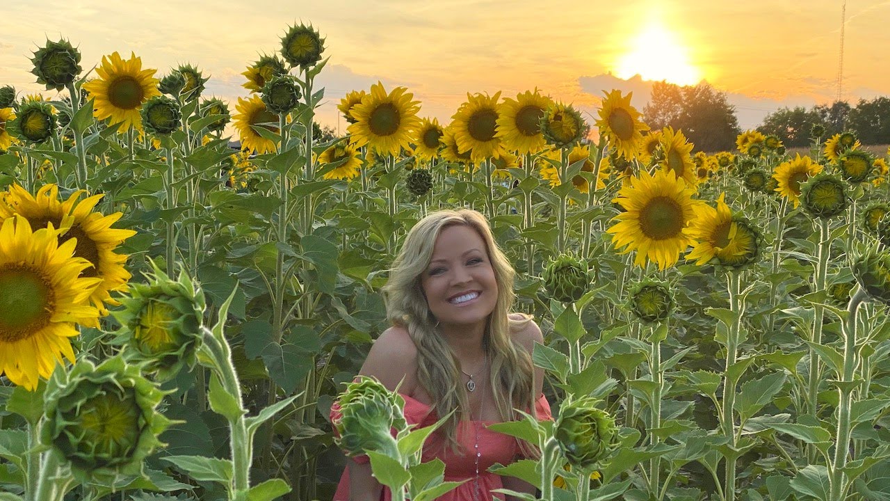 MOON, Jana Anderson, (OFFICIAL VIDEO) mov, a - YouTube