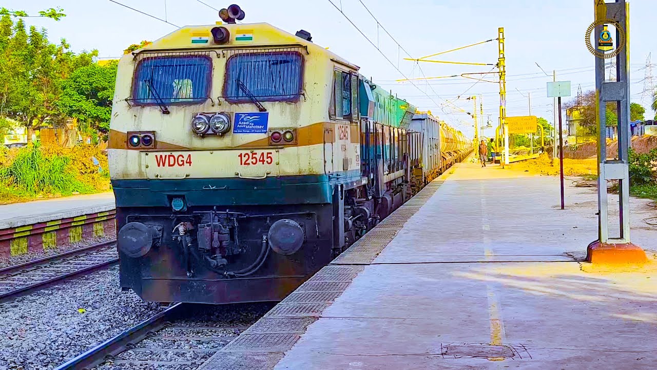 Powerful WDG 4 skips Hoodi with an impressive honk #wdg4 #emd - YouTube
