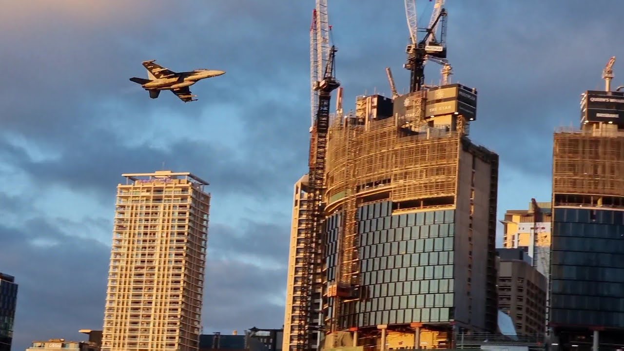 F/A-18F Super Hornet flyovers - YouTube