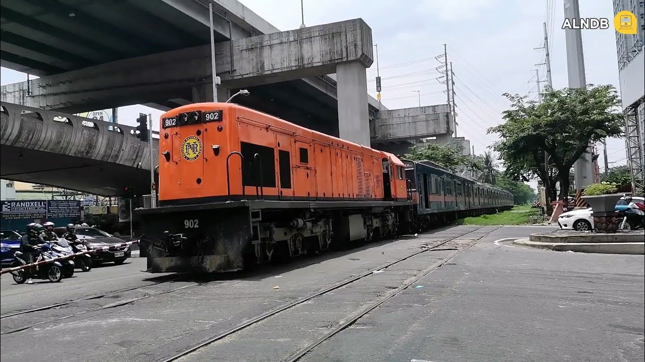 PNR Trains in Buendia Avenue Crossing [August 2022] - YouTube
