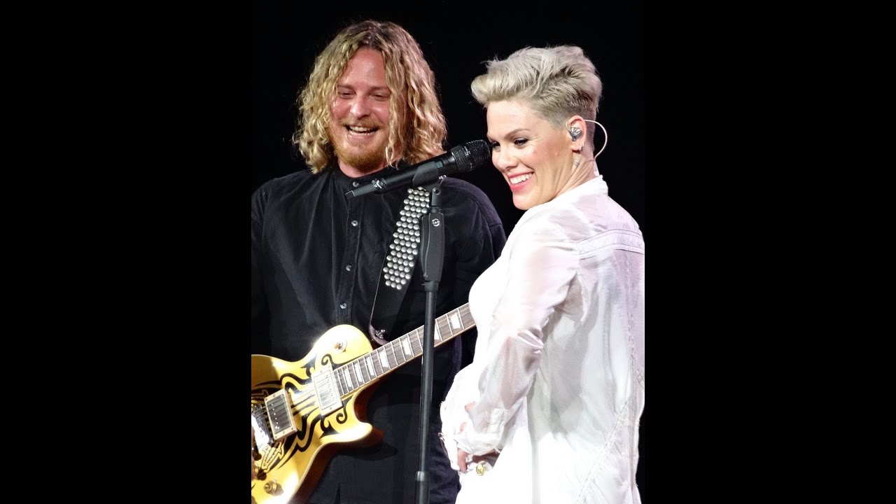 Pink F**kin' Perfect Live Beautiful Trauma World Tour Amalie Arena ...