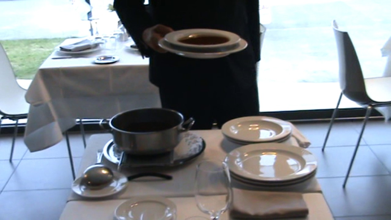 Service potage au guéridon - YouTube