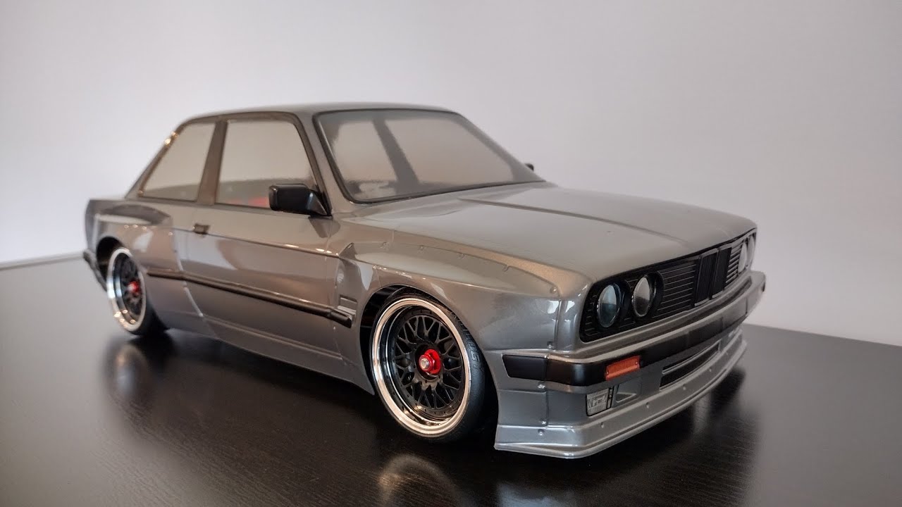 Tamiya TT-01E BMW E30 indoor drifting - YouTube