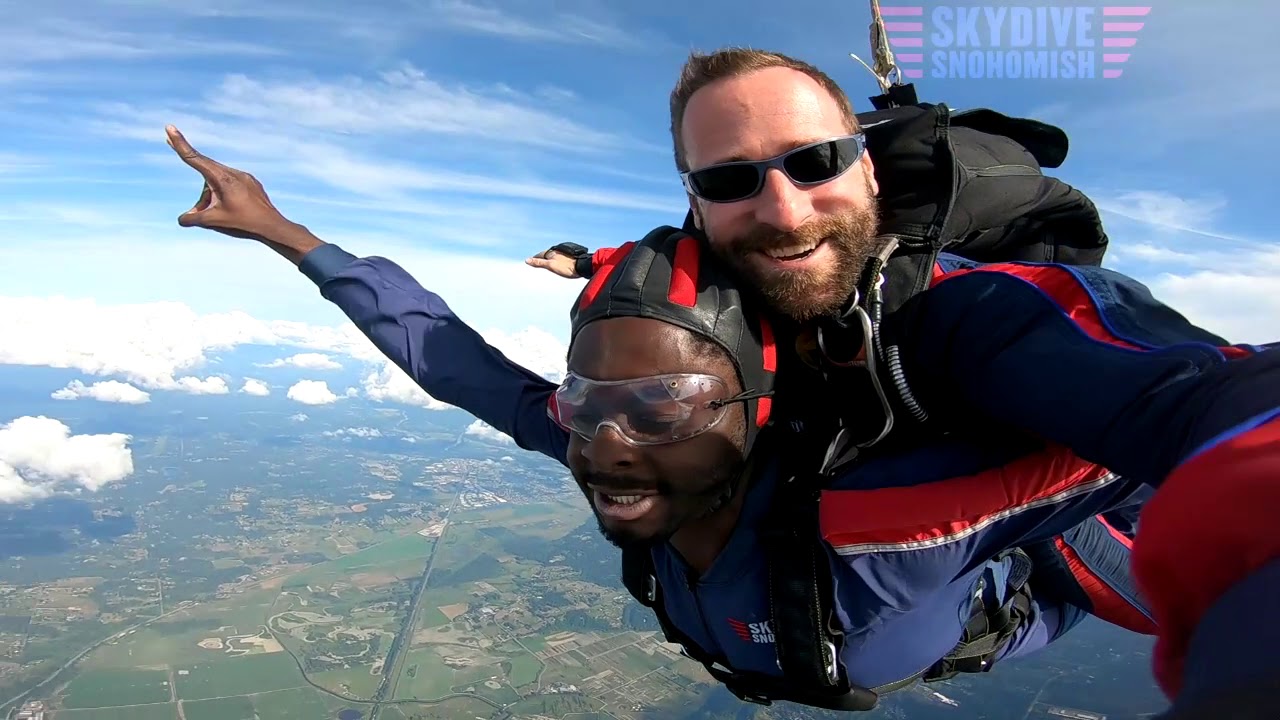 Senkali Mugimu's Tandem skydive! - YouTube