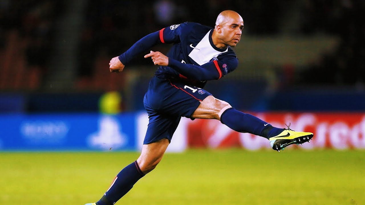 Maestro Football skills - YouTube