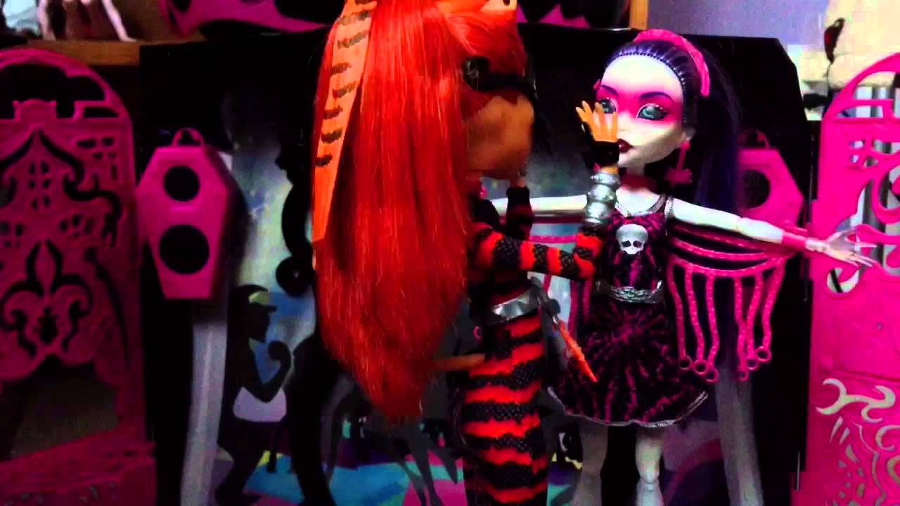 "Power(ghouls) Struggle" (Monster High stopmotion) - YouTube