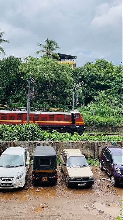 16649 Parasuram express arriving to Thrissur railway station ️😍 - YouTube