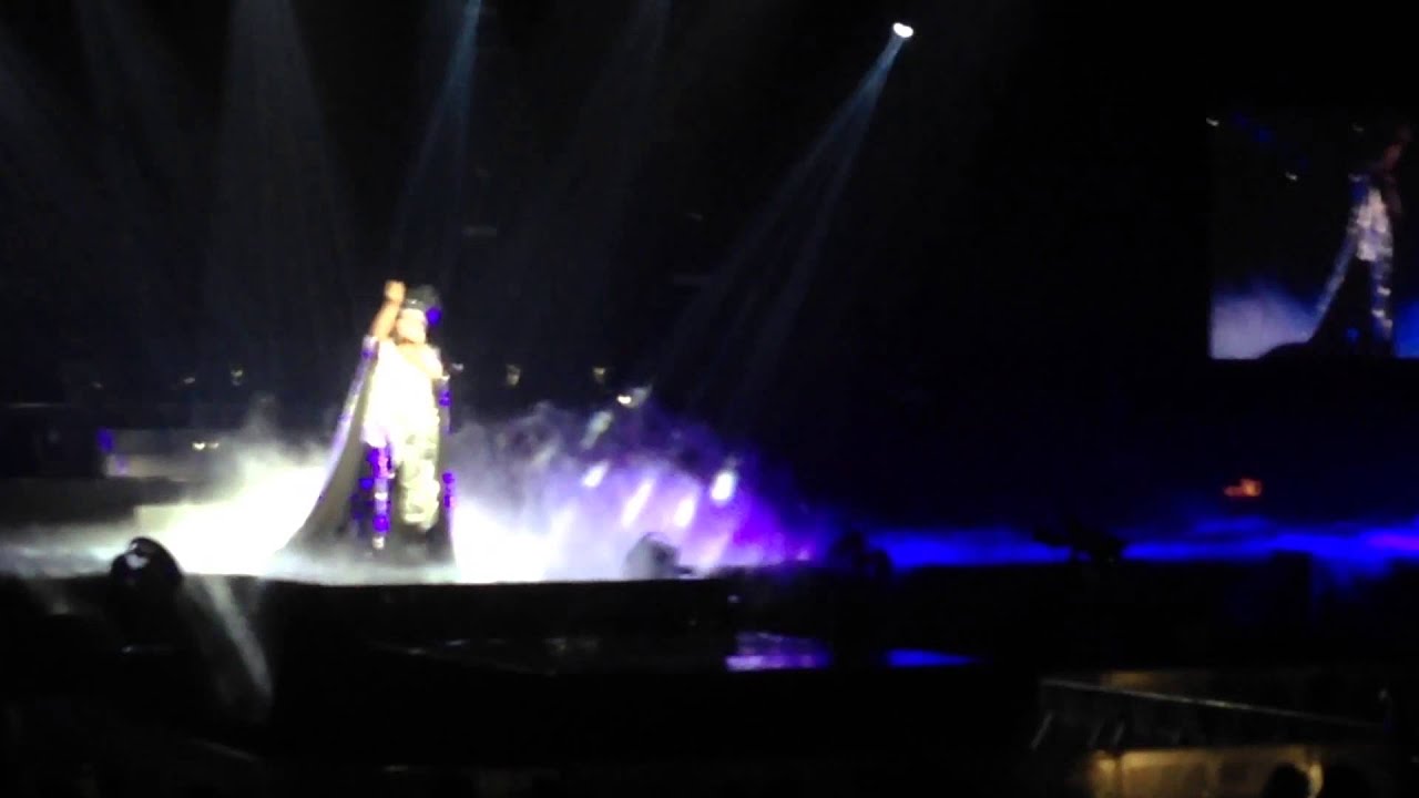 Sean Miley Moore life on Mars at Brighton centre - YouTube