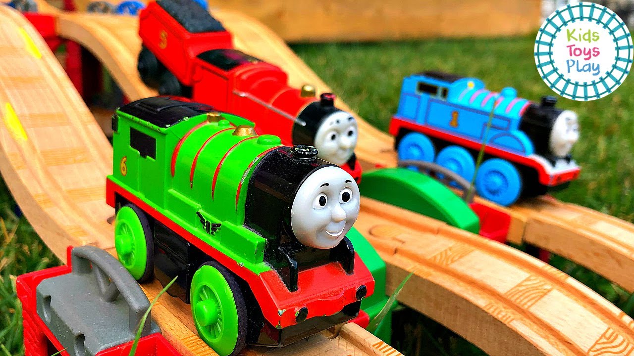 Thomas & Friends™ Motorized Toy Train Races - YouTube