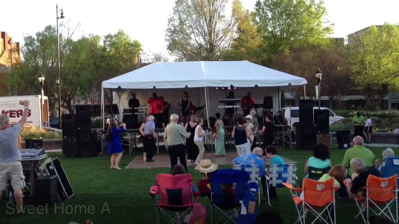 Par 3 Party at The Common - YouTube