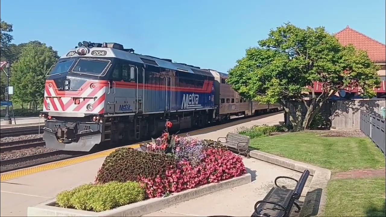 Metra Rush Hour at Hinsdale Illinois - YouTube