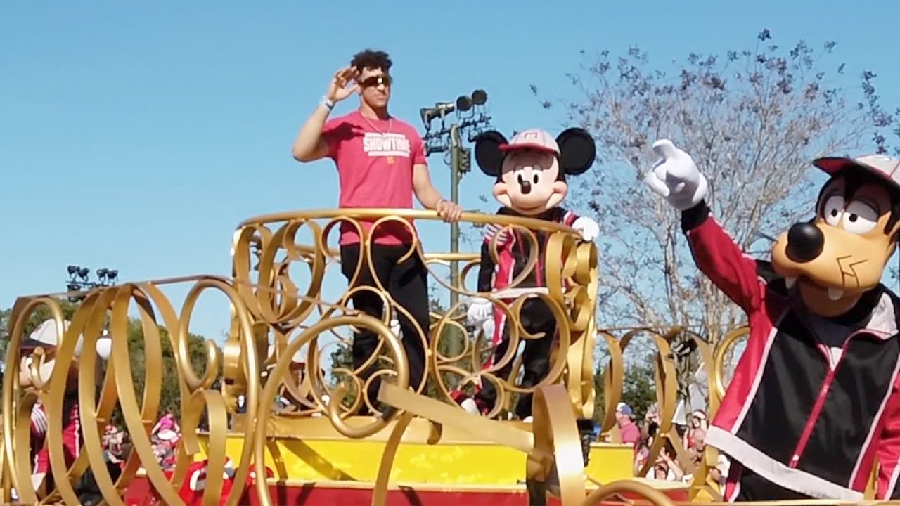 Super Bowl LIV MVP Patrick Mahomes visits Walt Disney World - YouTube