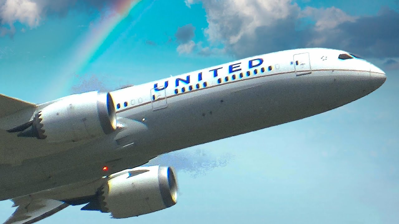 United Airlines Boeing 787-9 Dreamliner UA61 departs Melb Airport for ...