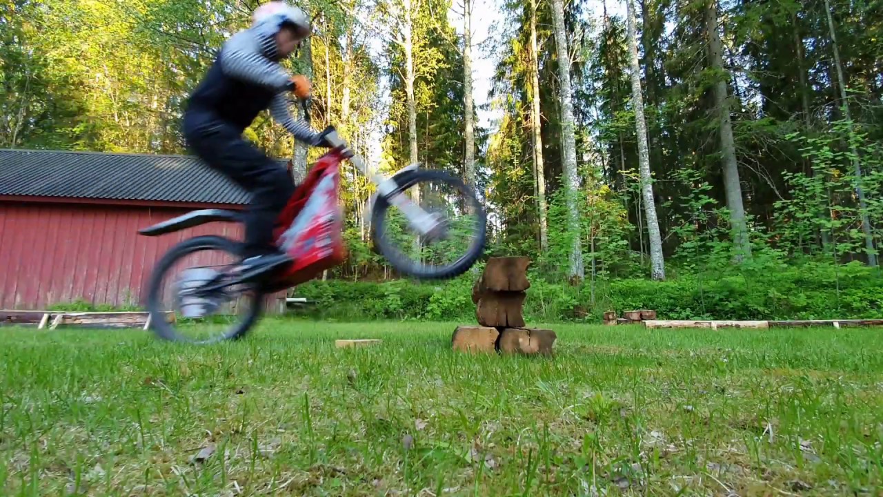 Jumping over logs #2. Can I clear three logs high? - YouTube