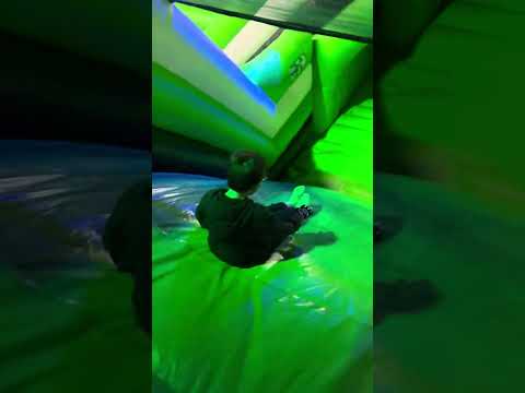 Ninja inflatable park - YouTube