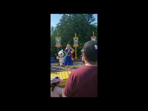 Peanuts Block Party @ Canada's Wonderland - YouTube