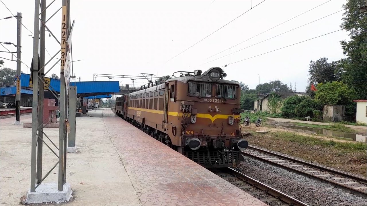 Dual Wag-5 Electric Locomotive Passing NCR Region At High MPS - YouTube