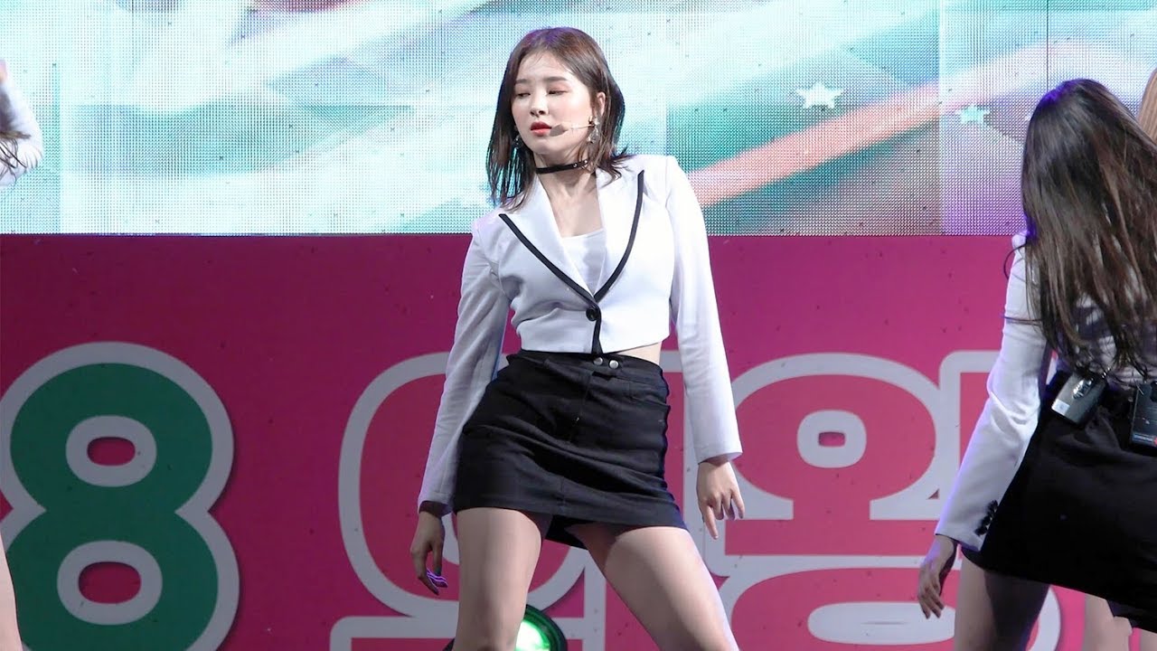 180505 모모랜드(MOMOLAND) - 뿜뿜 (BBoom BBoom) 낸시 직캠 Nancy Focus [의왕철도축제] 4K 직캠 by 비몽 - YouTube