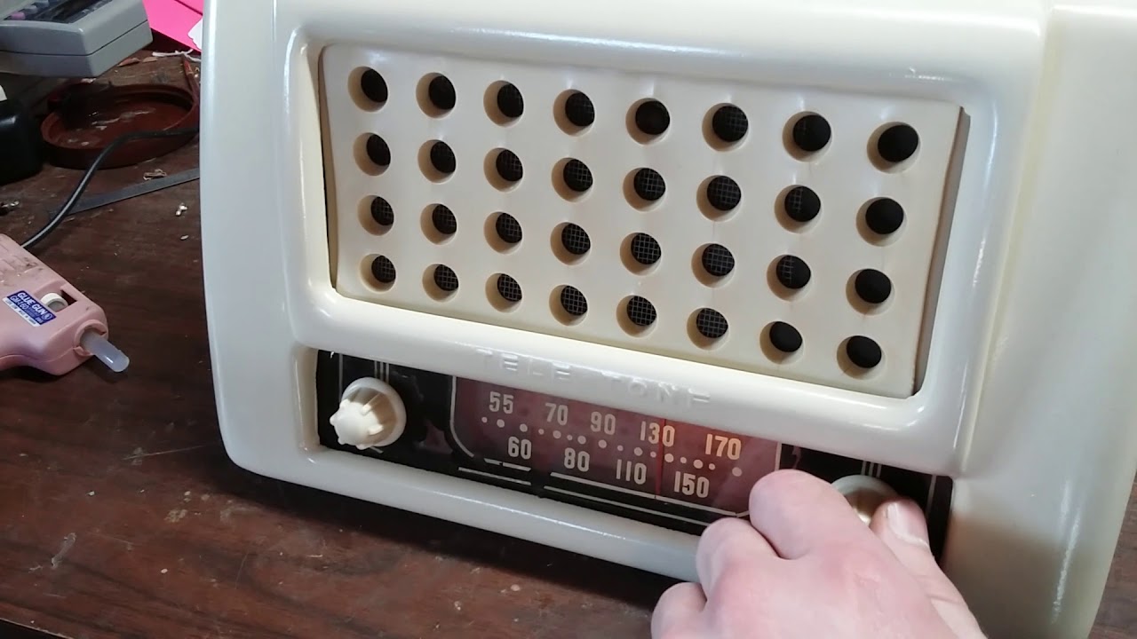 Tele-Tone Radio Model 109 From 1946 - YouTube