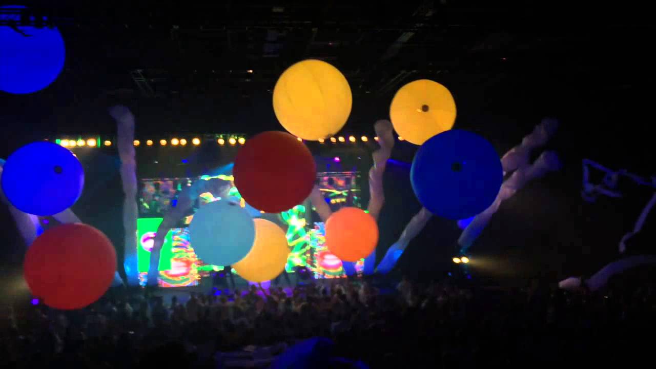 Blue Man Group Finale: Universal Studios - YouTube