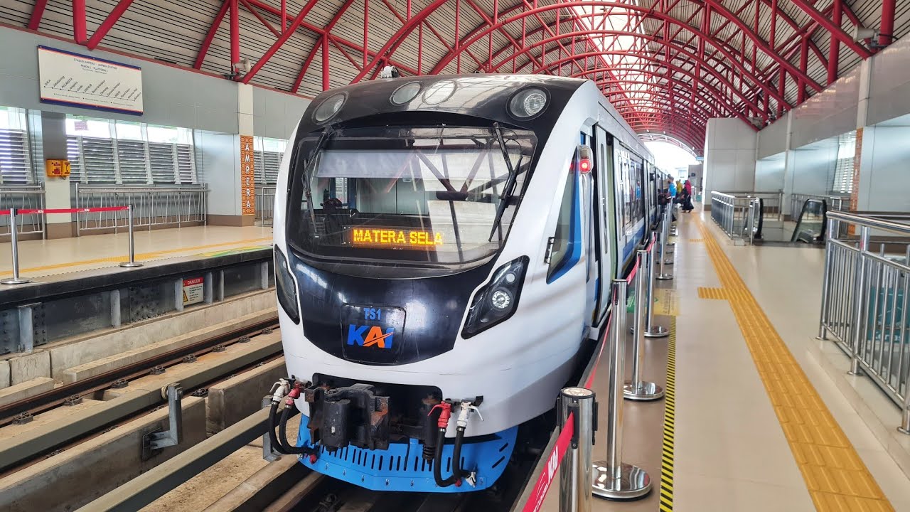 BARU SEKARANG NYOBA KERETA LRT PERTAMA DI INDONESIA ! - YouTube