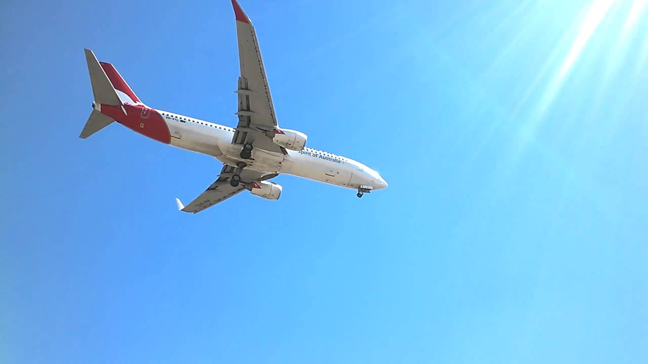 Melbourne airport landing site at operations road - YouTube