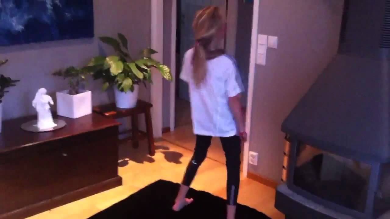 Andrea går ned i bro - YouTube