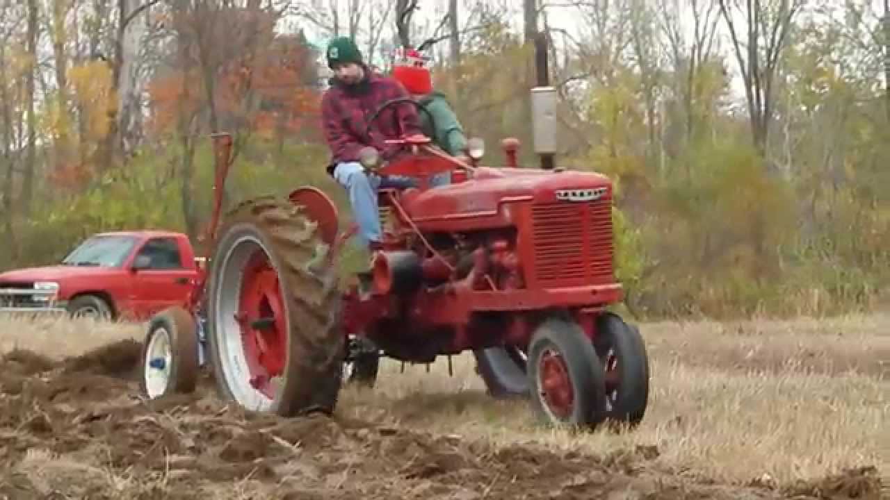 Farmall H and little genius plowing - YouTube