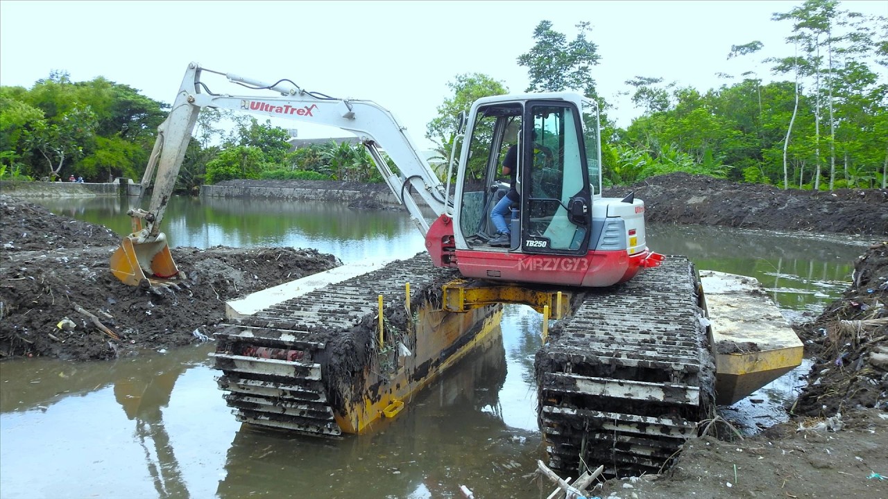 Mini Excavator With Amphibious Floating Track Working On The Small ...