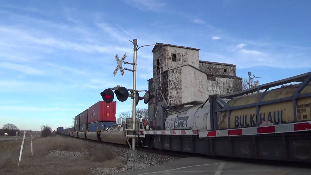 UP 8158 South Pontiac, IL 12/9/15 - YouTube