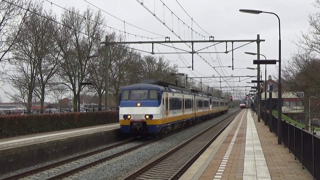 SGMm kruising in station Culemborg - YouTube