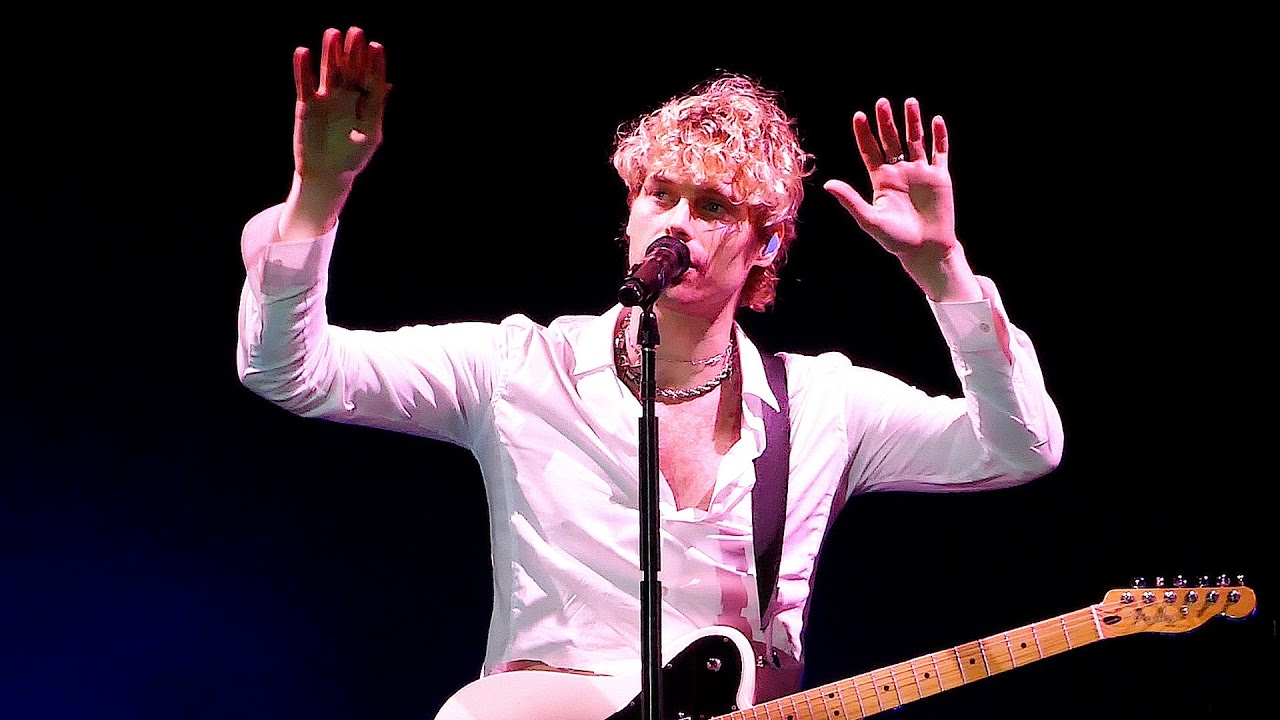 5 Seconds of Summer - Youngblood (Take My Hand Tour in Sydney Opera ...