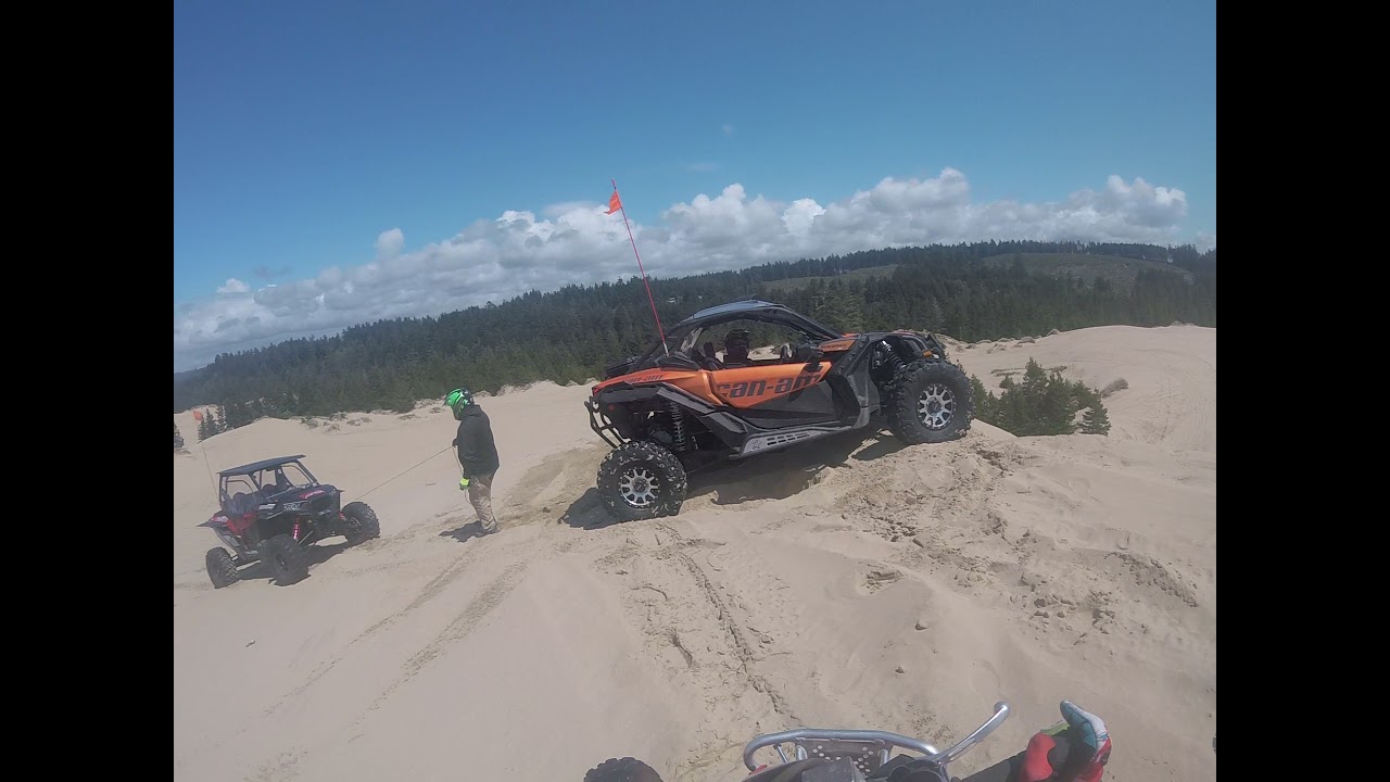 Can-Am Maverick X3 XDS stuck in the sand at Coos Bay sand dunes - YouTube