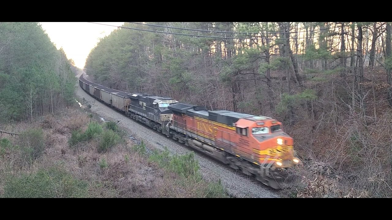 First catch of 2024! NS 812 with pumpkin leader at Secoast. Petersburg, VA. 01/05/2024 - YouTube
